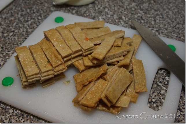 Korean Cuisine: Uh-Mook Jorim - Fish Cakes - 어묵 조림